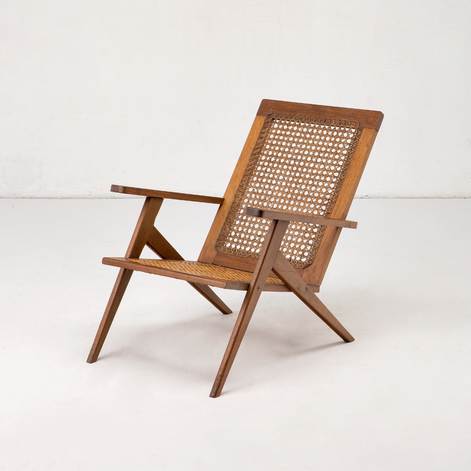 Chaise BRADY LOUNGE CHAIR - Daytime Paris - Location de mobilier